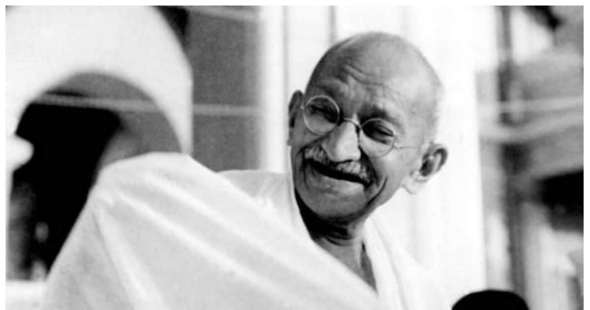 बापू ने स्‍वीकारा देशद्रोह, सजा सुनाने वाले अंग्रेज जज ने दो बार झुकाया ...