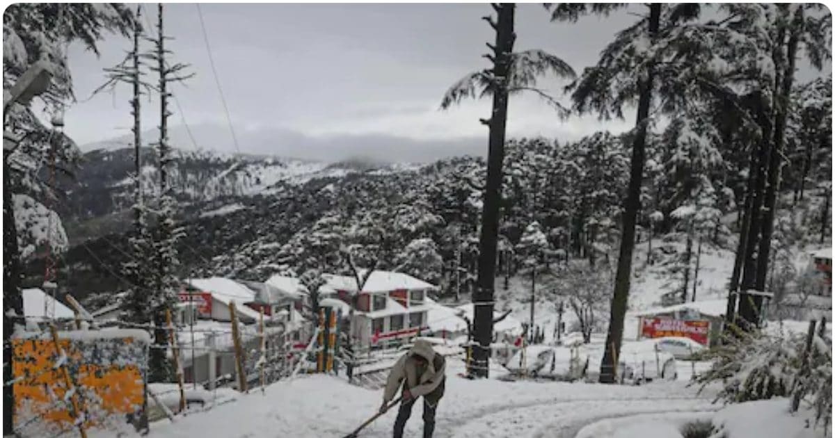 जम्मू कश्मीर: पटनीटॉप और नाथाटॉप हिल स्टेशन में साल की पहली बर्फबारी ...