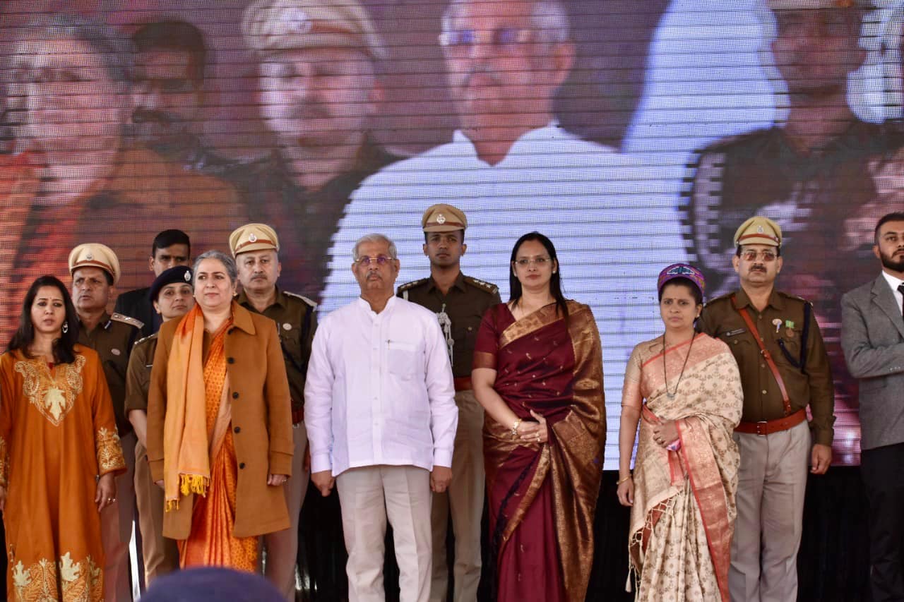 हिमाचल की पहली महिला IPS, NIA की लेडी अफसर, FBI एकेडमी की टॉपर, जानें ...