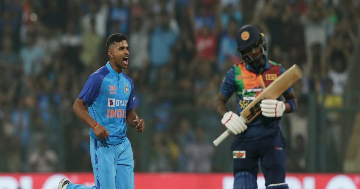 IND vs SL 1st T20: श्रीलंका के लिए विलेन बना तेज गेंदबाज, डेब्यू मैच ...