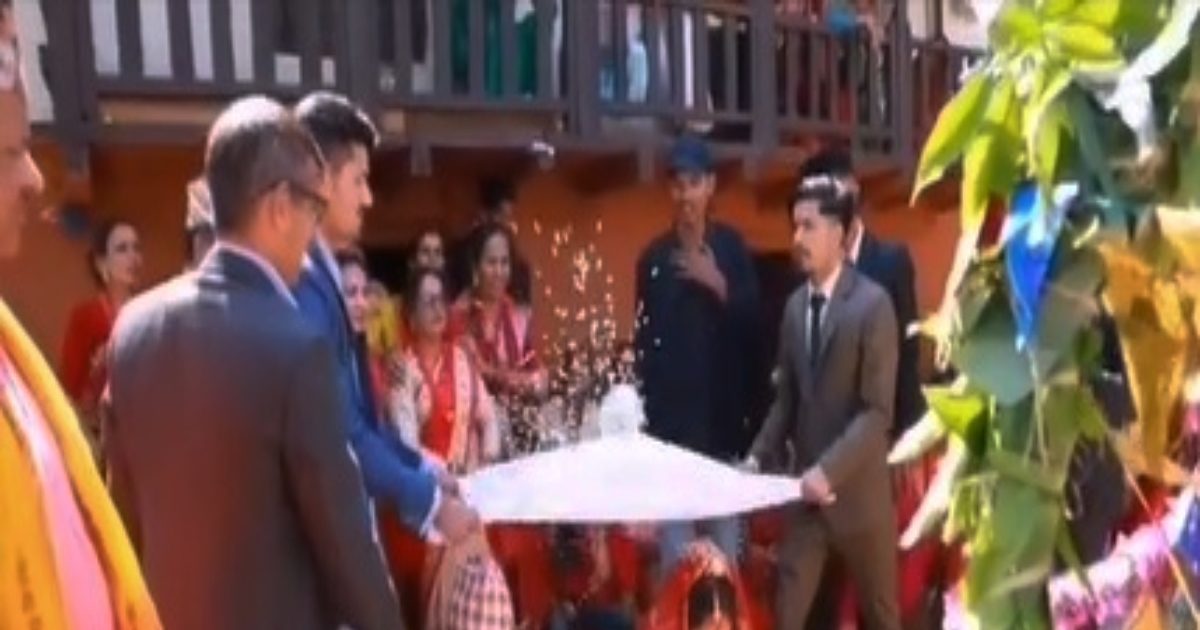 Shadi Ka Fighting Video: शादी की अजीब रस्म की गजब फाइटिंग, दुल्हन के ...