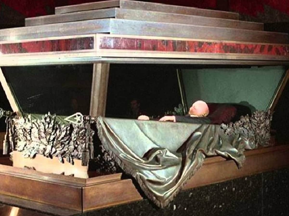 Vladimir Lenin Death Anniversary: कैसे हुई थी सोवियत संघ संस्थापक लेनिन ...
