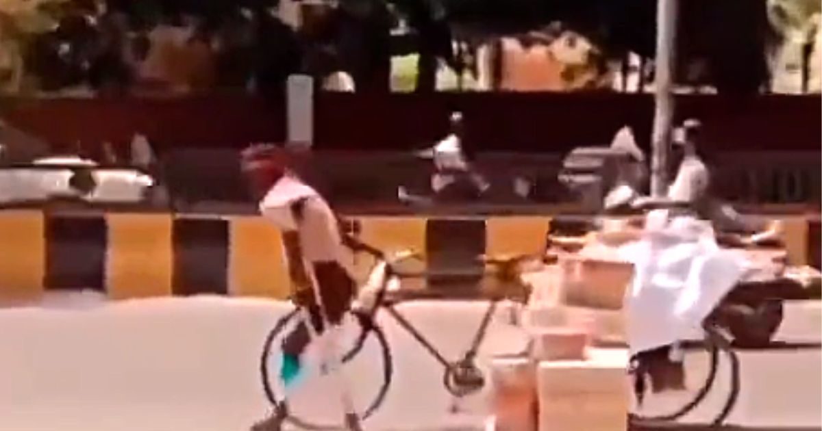 Viral Video: एक पैर के सहारे ठेला खींचता दिखा शख्स, हौसला नहीं कमजोर कर ...