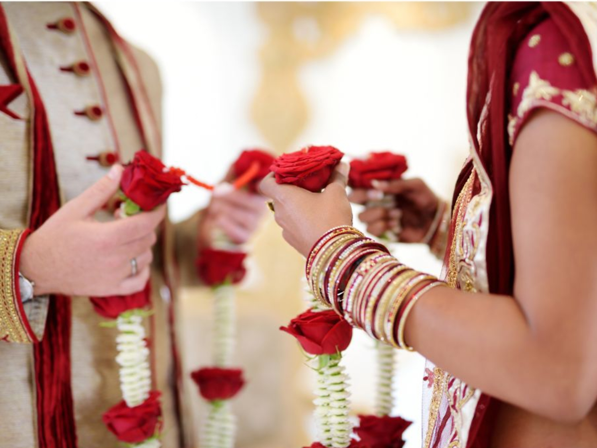 हिंदू शास्त्रों के अनुसार 8 तरह के होते हैं विवाह ! जानें कौन सा प्रकार ...