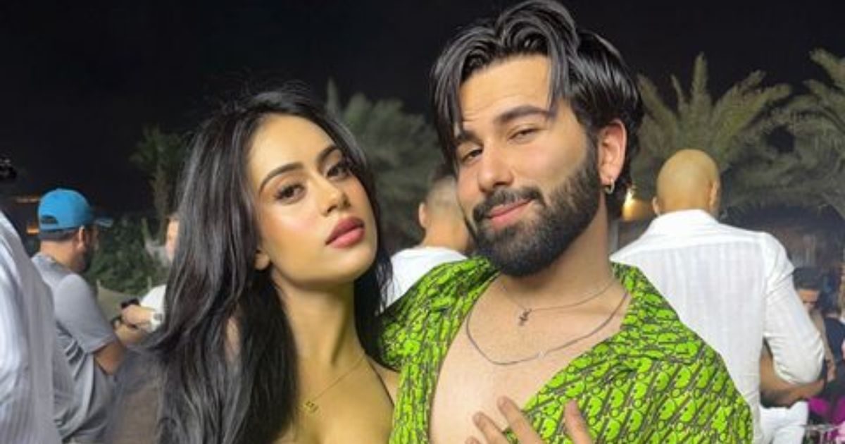 न्यासा देवगन की डीप नेक ड्रेस; ओरी के साथ हुईं क्लोज, सोशल मीडिया पर ...