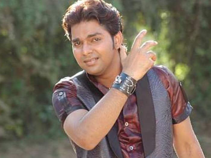 Pawan Singh कभी दिखते थे ऐसे, अब झाड़ते हैं स्वैग, इन तस्वीरों में ...