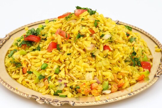 Breakfast Recipe इंदौरी पोहे के साथ करें दिन की शुरुआत 10 मिनट में