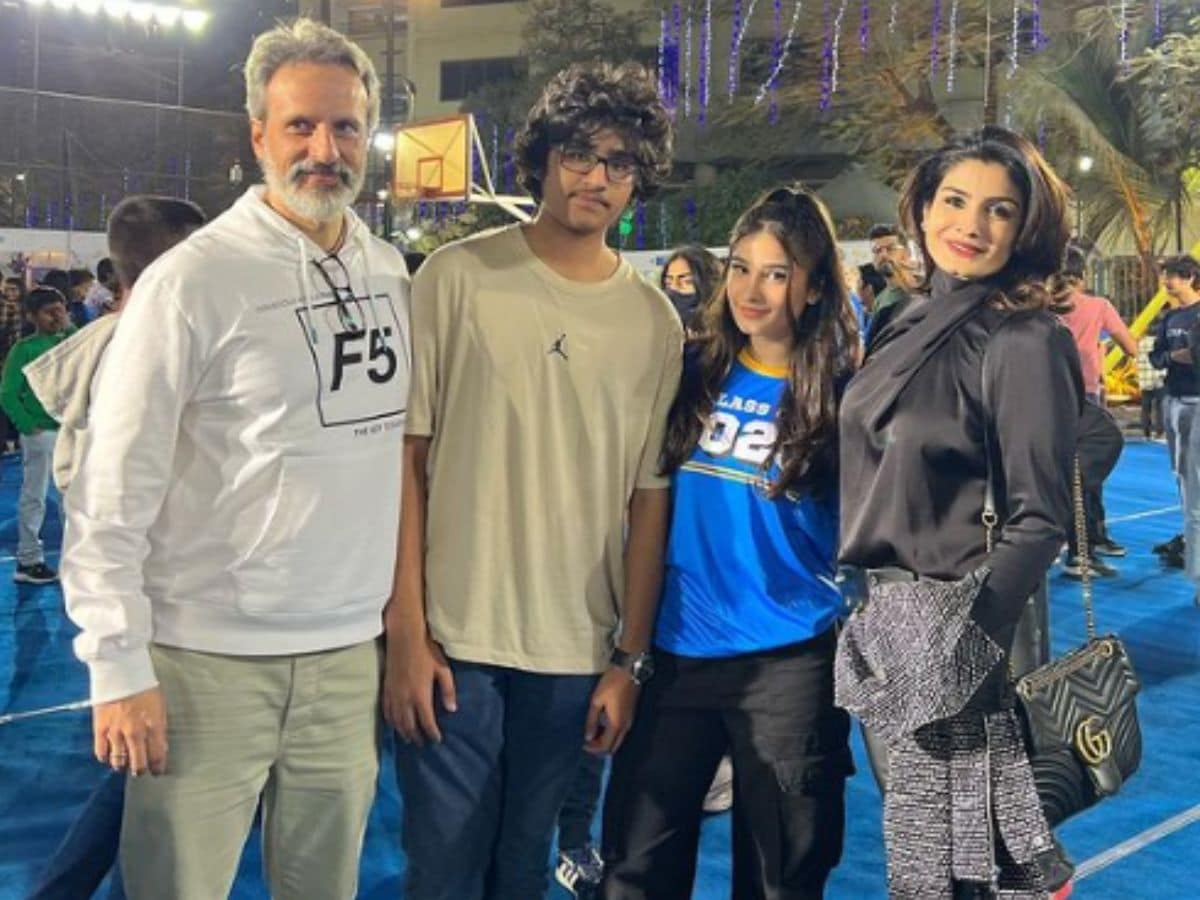 बेटी राशा के बाद चर्चा में रवीना टंडन के बेटे, बहन की फेयरवेल में ...