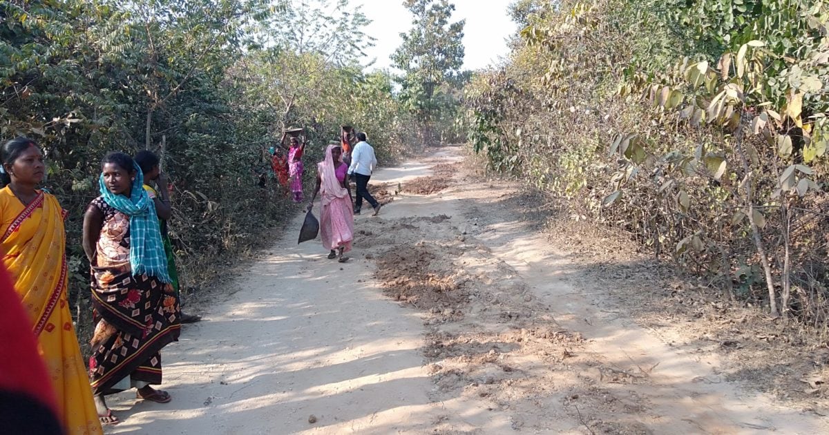 In hazaribagh people of this village themselves are engaged in building a road by doing ...
