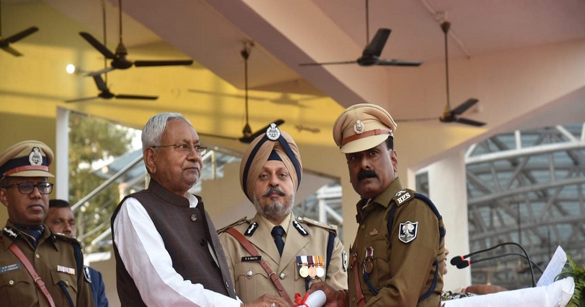 Cm nitish kumar gets angry on ias and ips officers of bihar during ...