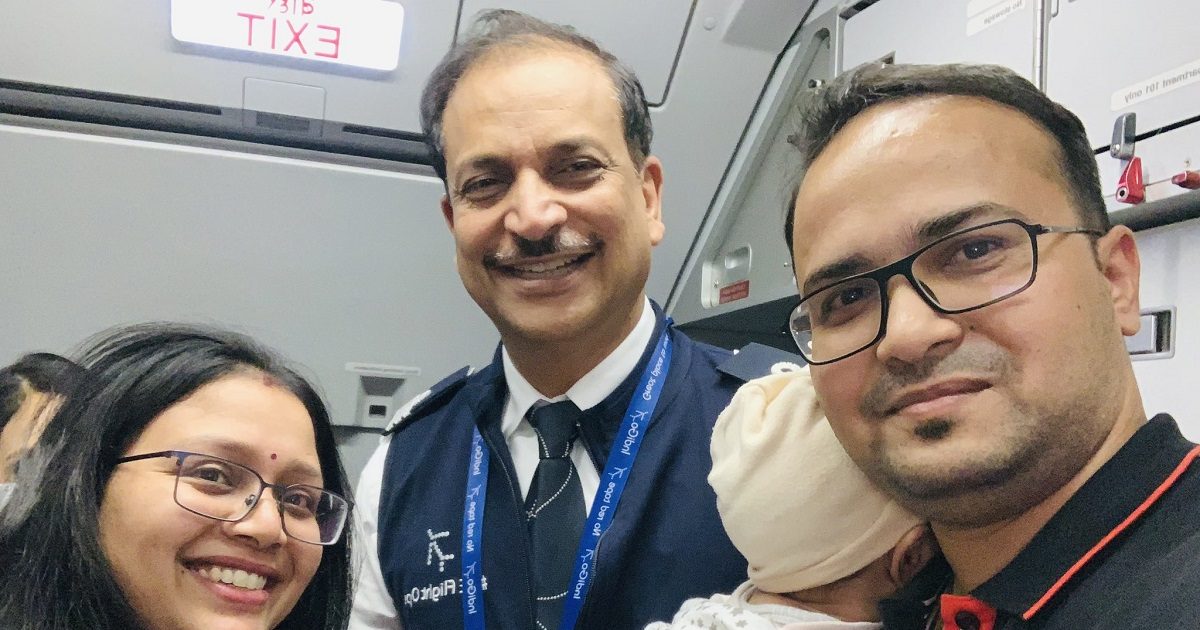 Chapra mp rajiv pratap rudi and dm rajesh meena travels in same flight ...