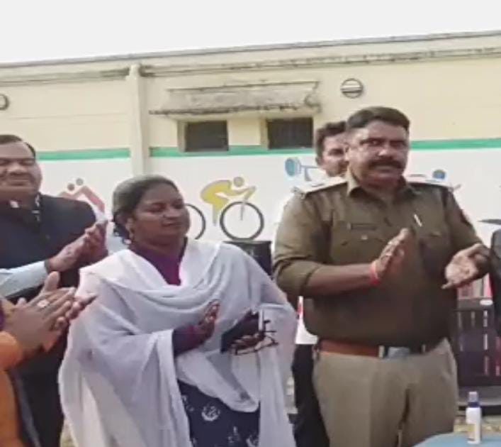 Abbas ansari nikhat ansari case deputy jailer chandrakala arrested ...