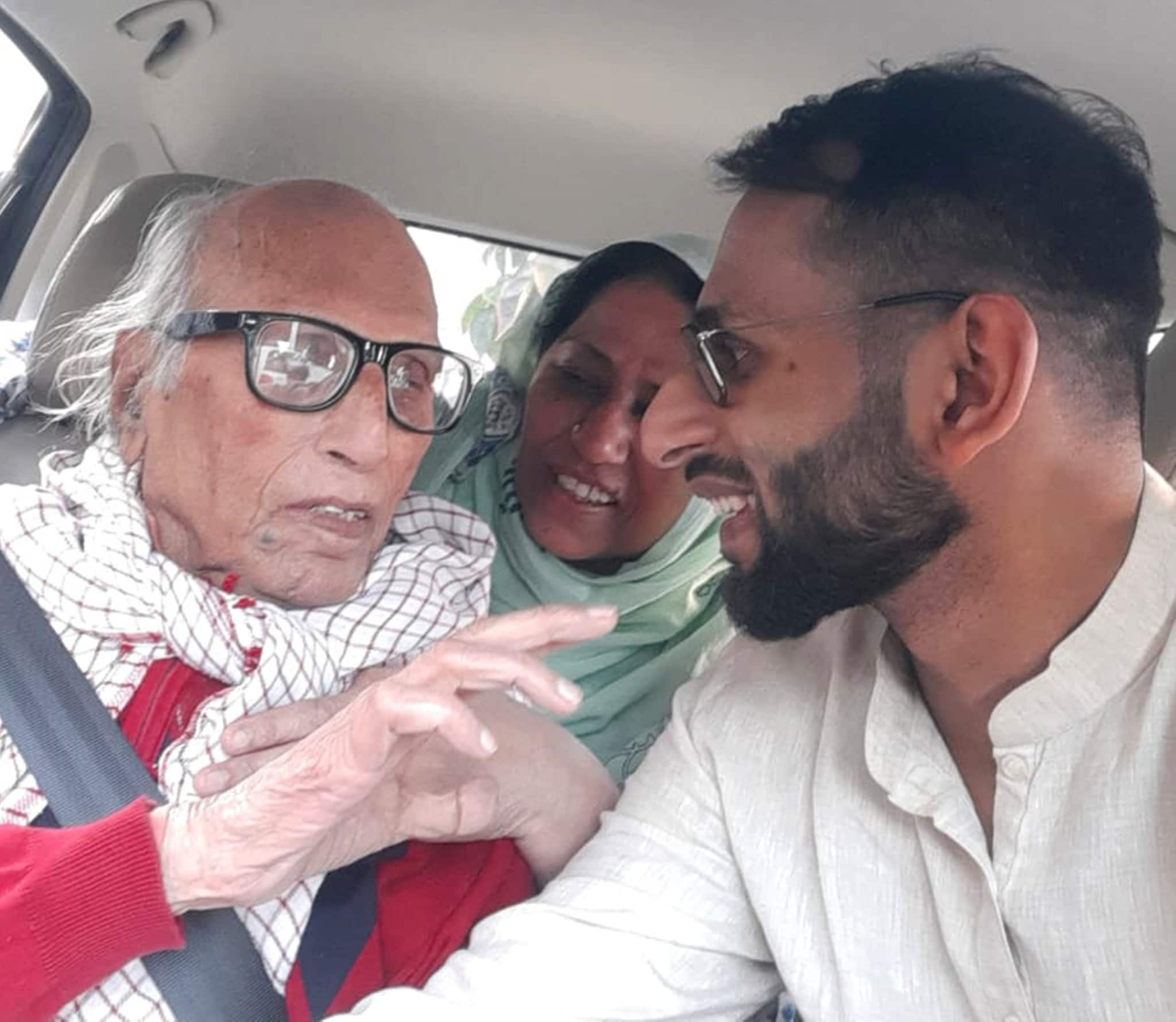 Dr Bashir Badr celebrates 87th Birthday Life and work of Famous Urdu ...