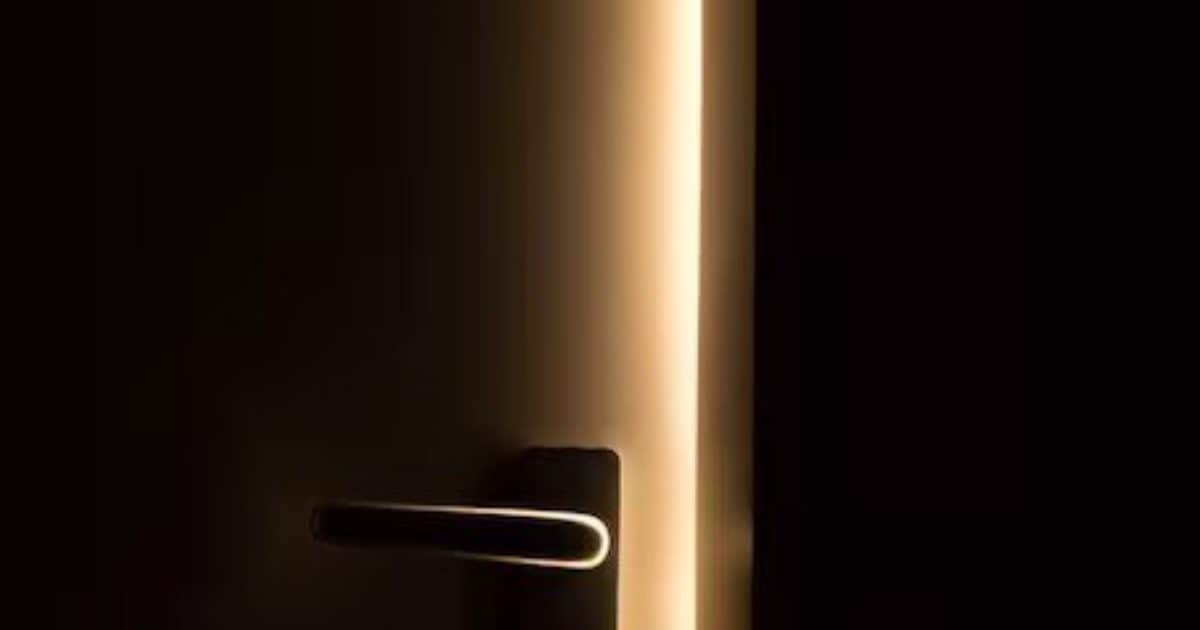 Bengaluru people experiencing static shock while touching metal object ...