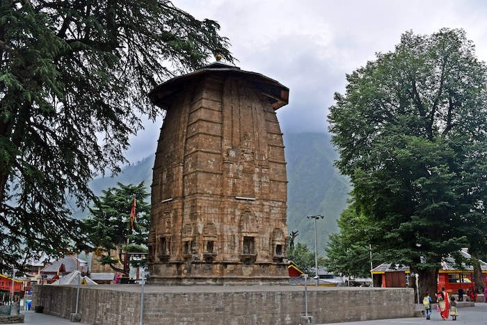 दुनिया का इकलौता मंदिर, जहां लगती है यमराज की कचहरी, शाम चौरासी में तय ...