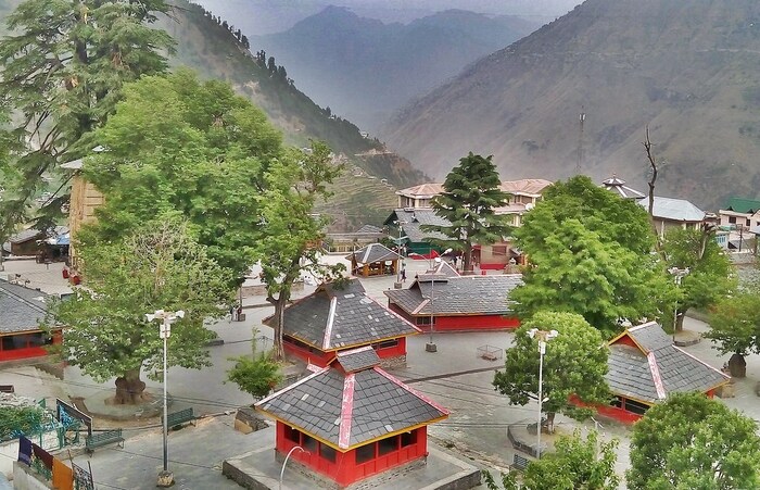 दुनिया का इकलौता मंदिर, जहां लगती है यमराज की कचहरी, शाम चौरासी में तय ...