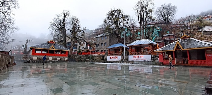 दुनिया का इकलौता मंदिर, जहां लगती है यमराज की कचहरी, शाम चौरासी में तय ...