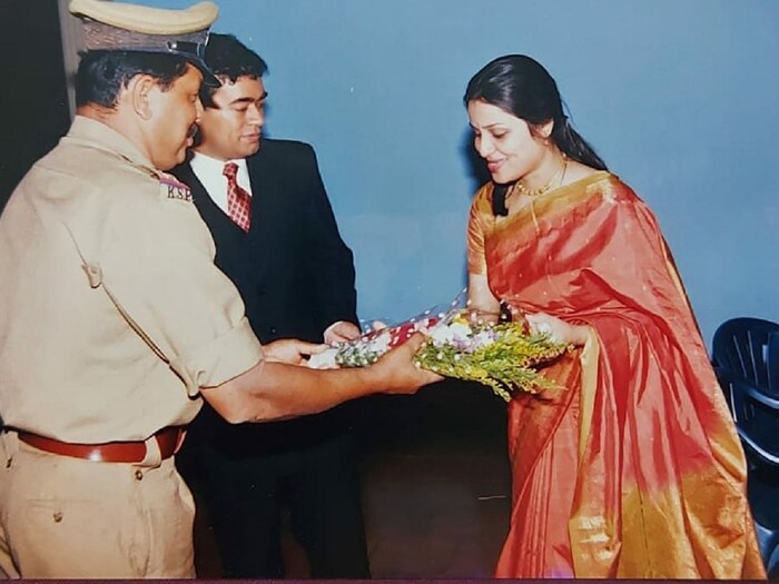 Karnataka IPS officer D Roopa Moudgil and IAS officer Rohini Sindhuri ...