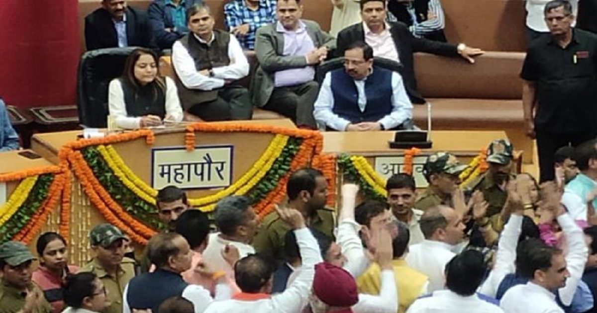 Delhi mcd house late night ruckus aap and bjp councillors clashed with each other house ...