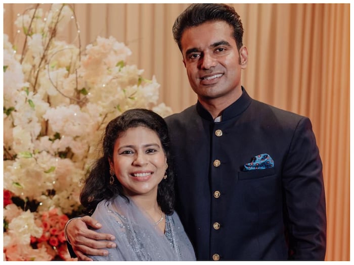 Ias love story abhishek singh ias news famous ias suspended ias durga ...