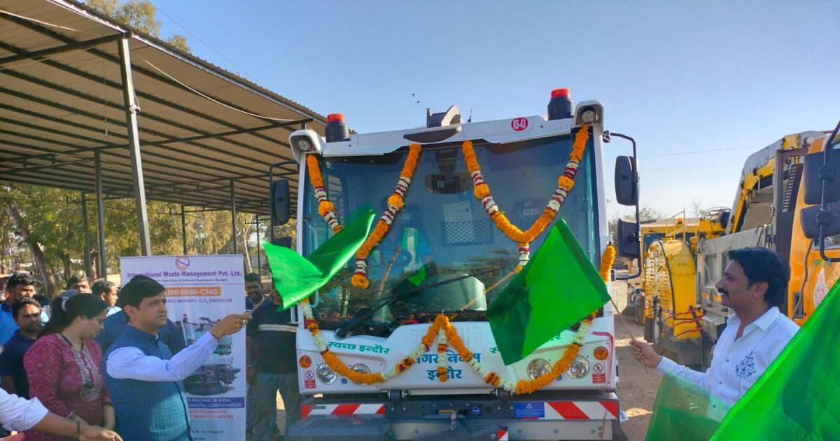 Indias first cng sweeping machine comes to indore mayor pushyamitra ...