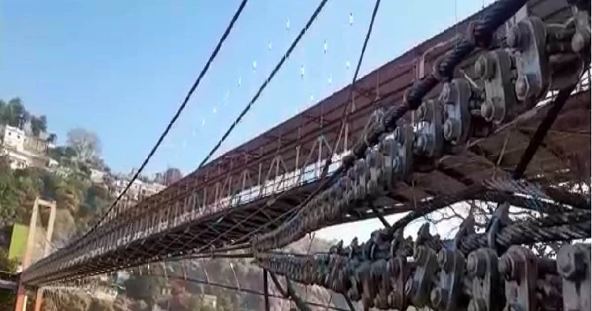 OMG news Mamleshwar suspension bridge wire broke in Omkareshwar huge crowd on the bridge no ...
