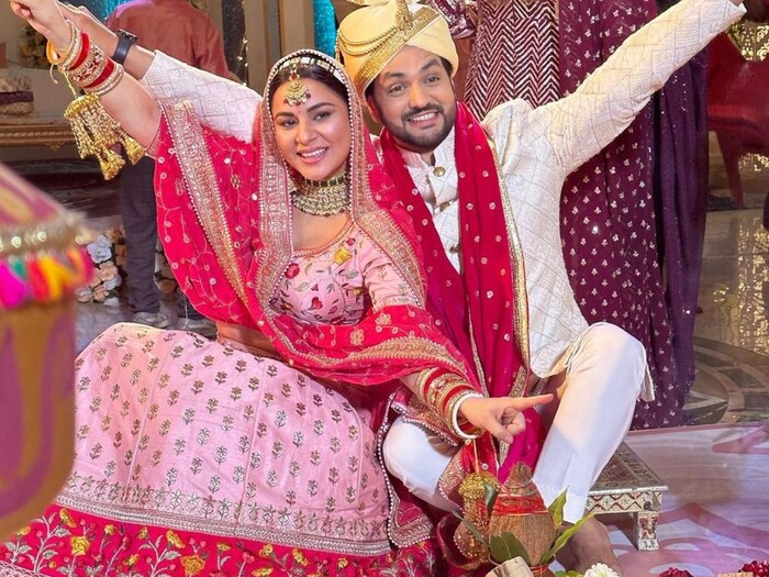 Kundali Bhagya Preeta Aka Shraddha Arya Flaunts Baby Bump and Announces ...