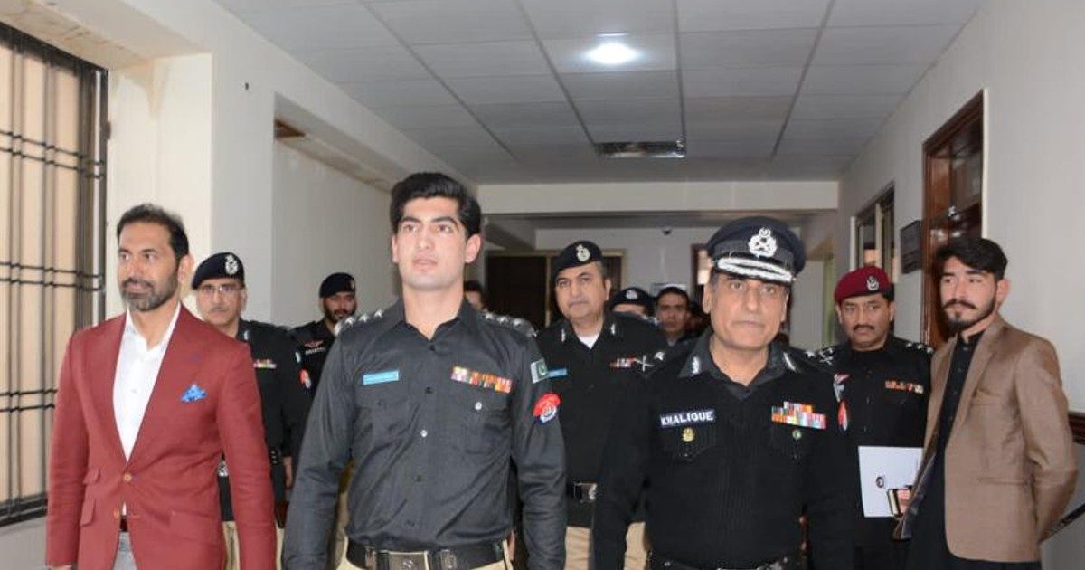 16 साल में हैट्रिक लेकर तोड़ा वर्ल्ड रिकॉर्ड, 19 की उम्र में DSP बना ...