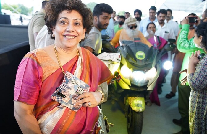 Doors will open on the right Meet Delhi Metro iconic announcers Shammi ...