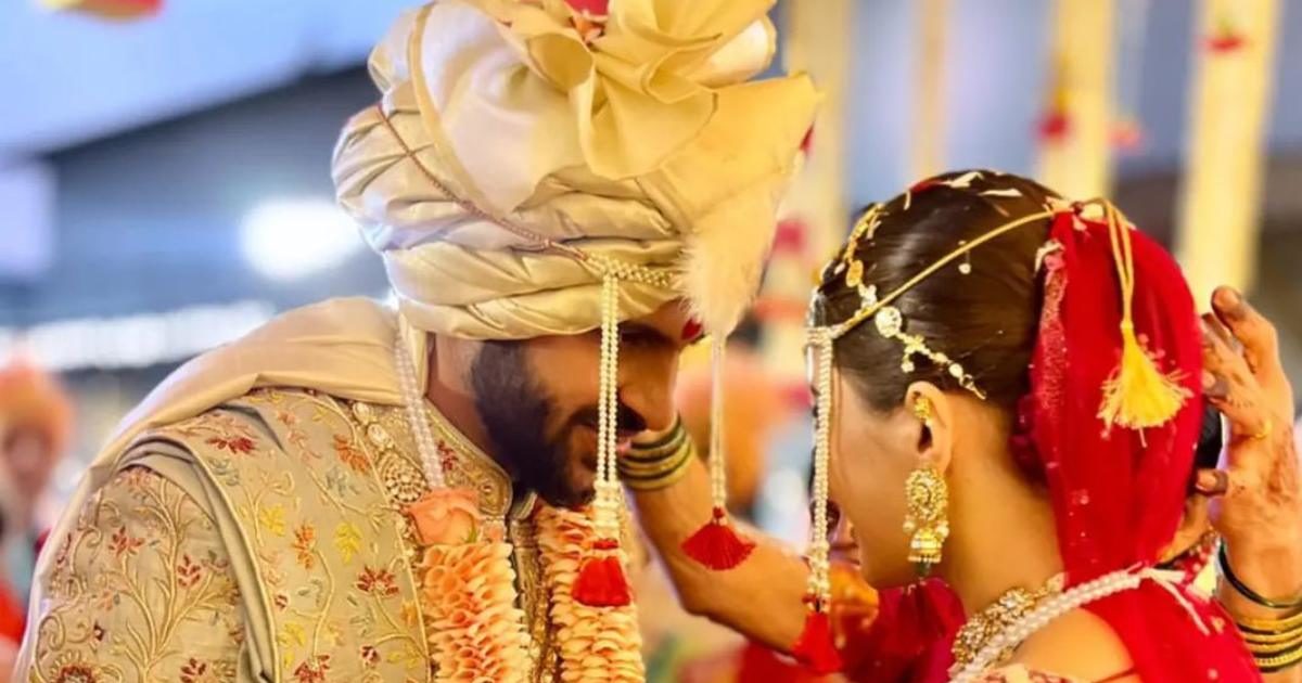 Shardul Thakur Marriage Pictures with wife mittali parulkar latest ...