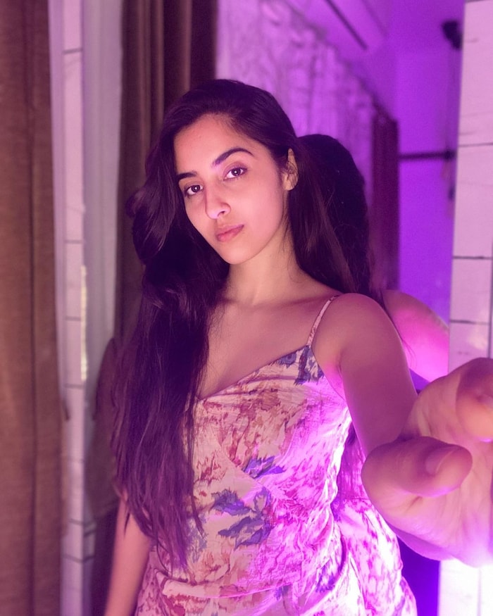 Tara Singh daughter in law simrat kaur is very beautiful in Gadar 2 ...