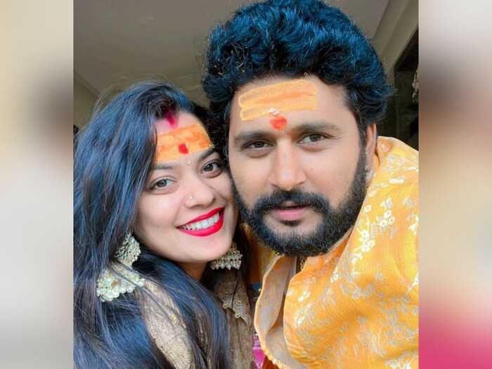Yash Kumar Reached Temple With Second Wife Nidhi jha On Maha Shivratri ...