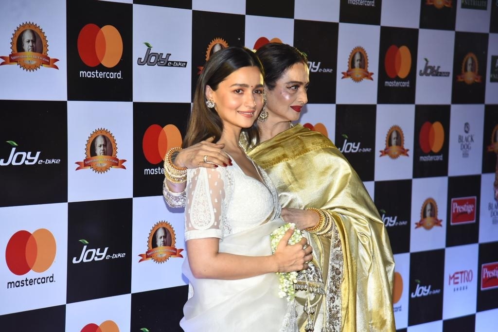 Alia bhatt rekha saree bindi indian look attracts fans actress gifted ...