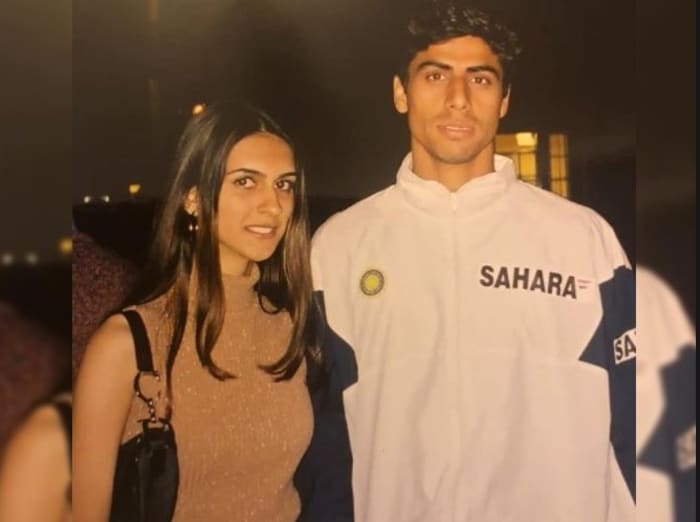 Ashish nehra wife rushma waiting for glimpse out side hotel happy ...