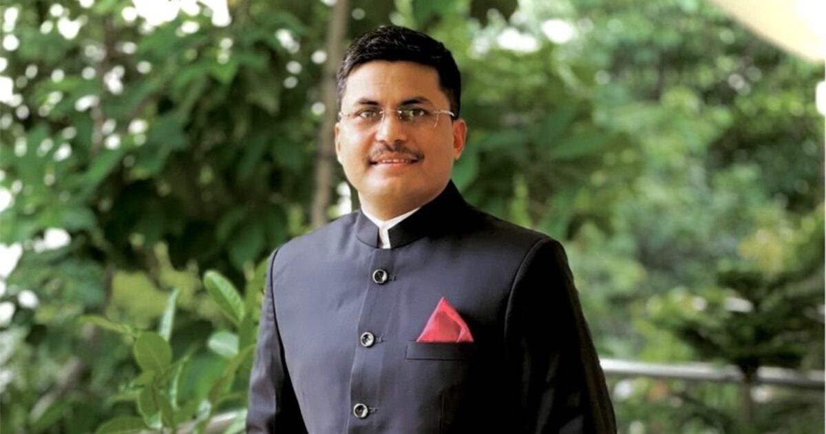 Viral News : IAS ऑफिसर ने शेयर किया अपना 14 साल पहले का यूपीएससी ...