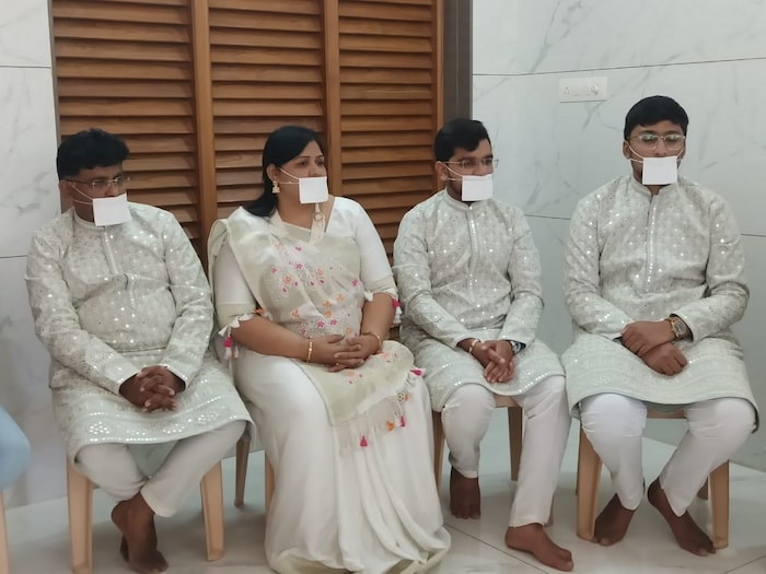 Gujarati business family embraces monkhood jain religion - मोह-माया से ...