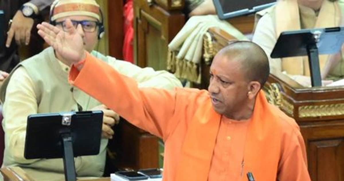 CM Yogi Adityanath Addresses Sugar cane farmer says pakistan crying for ...