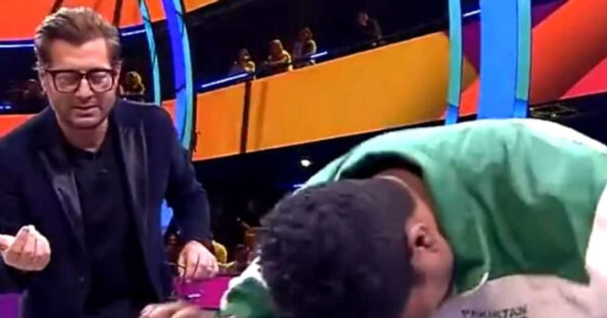 Guinness book world record of crushing most walnuts in one minute with ...