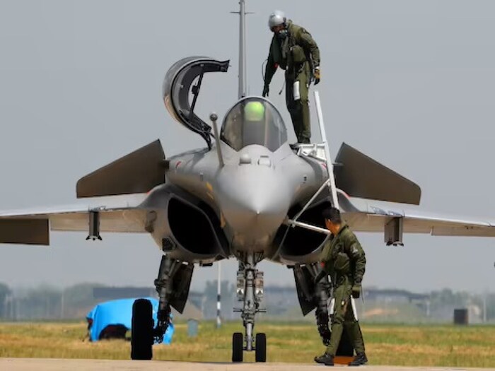 Indian navy aircraft carrier ins vikrant fighter jet france rafale m or ...