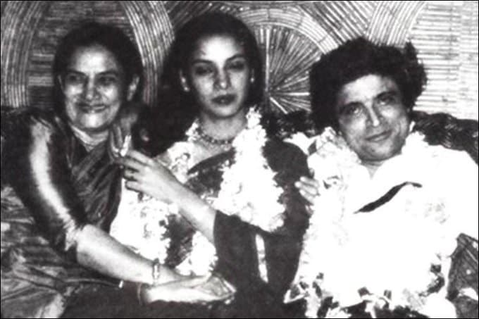 Shabana azmi in love with shekhar Kapoor engagement broken to benjamin ...