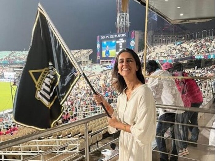 Ipl champion choach former Indian pacer ashish nehra wife rushma nehra ...