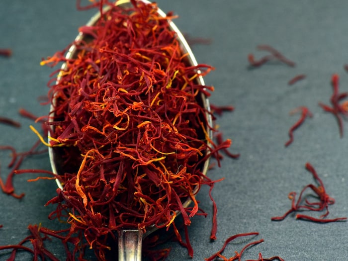 Difference between original and fake saffron with smart purchasing tips ...