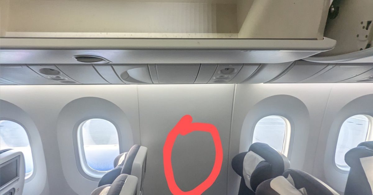 Man wanted window seat in flight and he gave extra charges but didnt ...