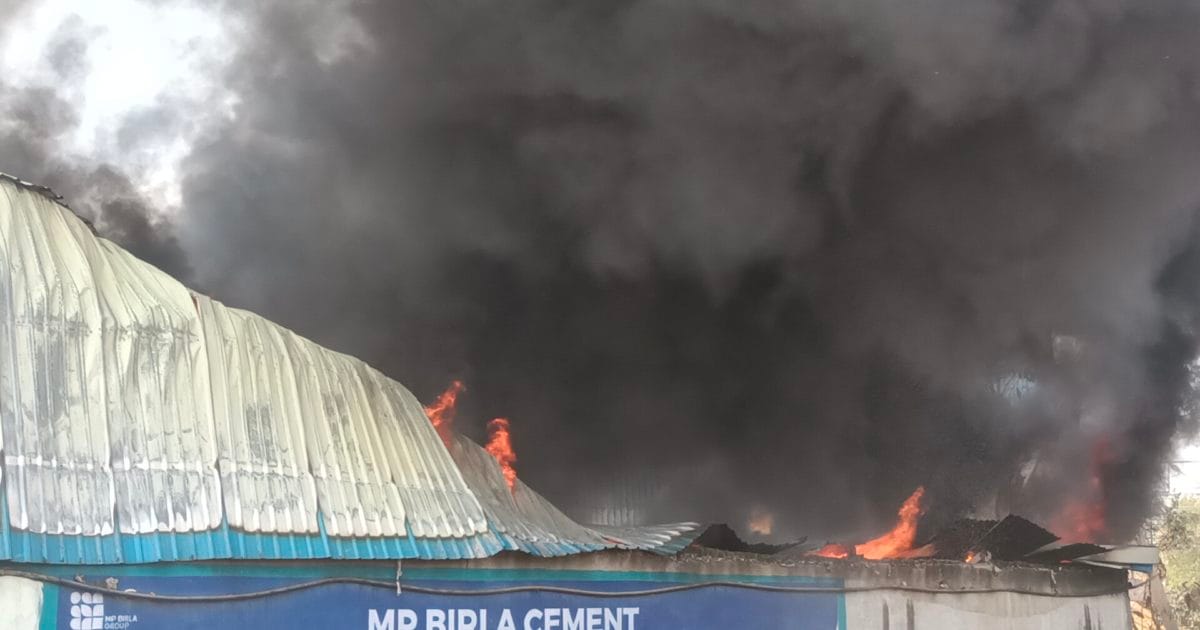 Terrible fire in tent house godown you will get goosebumps seeing the ...