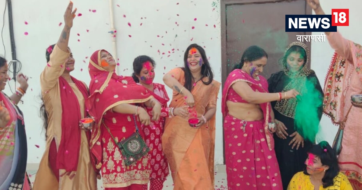 Varanasi hindu muslim women play holi with lots of gulal - Holi 2023 ...