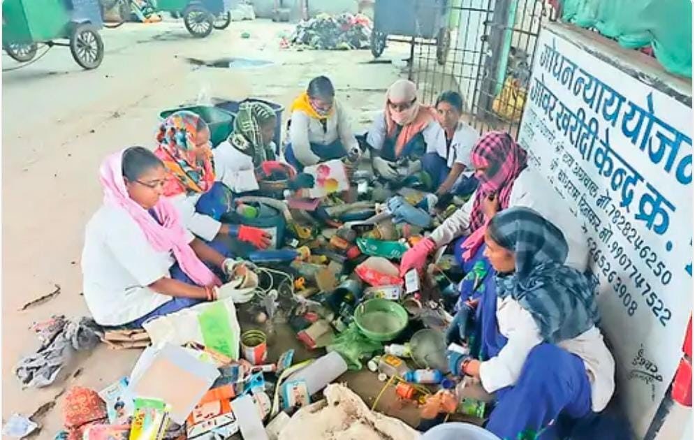 Women of janjgir champa earning lakhs of rupees by selling garbage ...