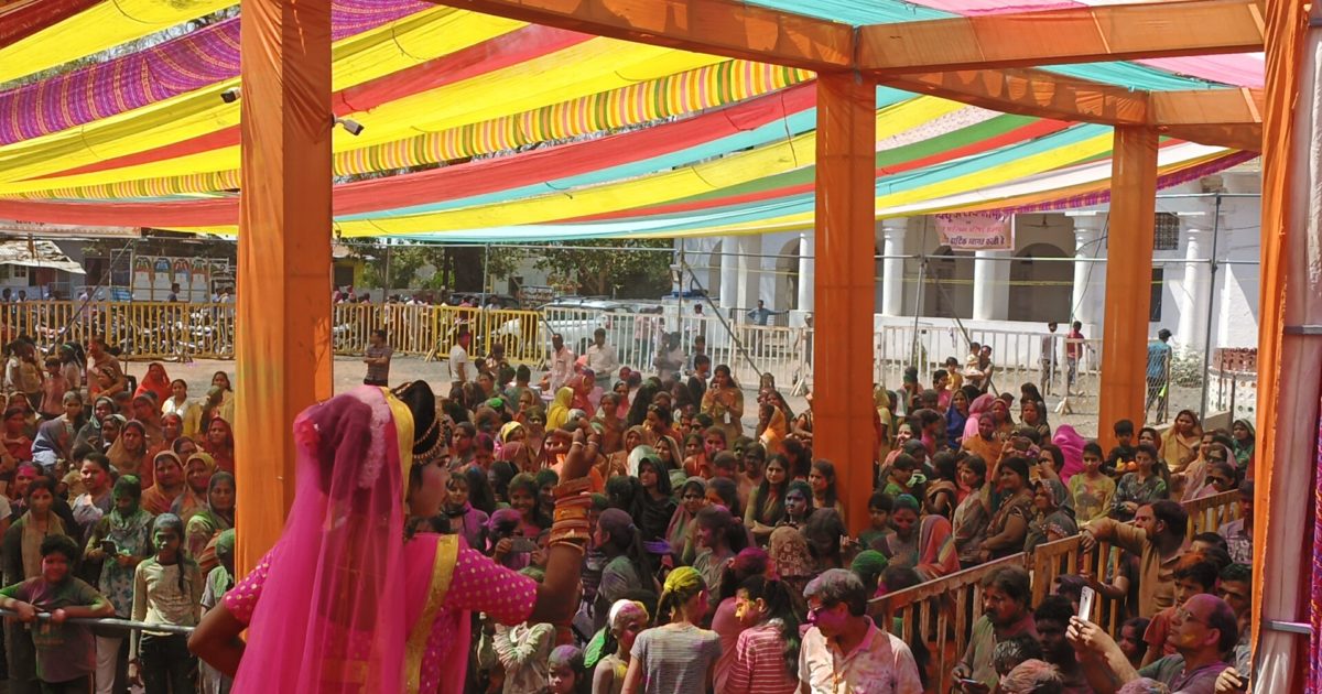 Rang panchami 2023 raj mahal on the lines of vrindavan gulal blown from ...