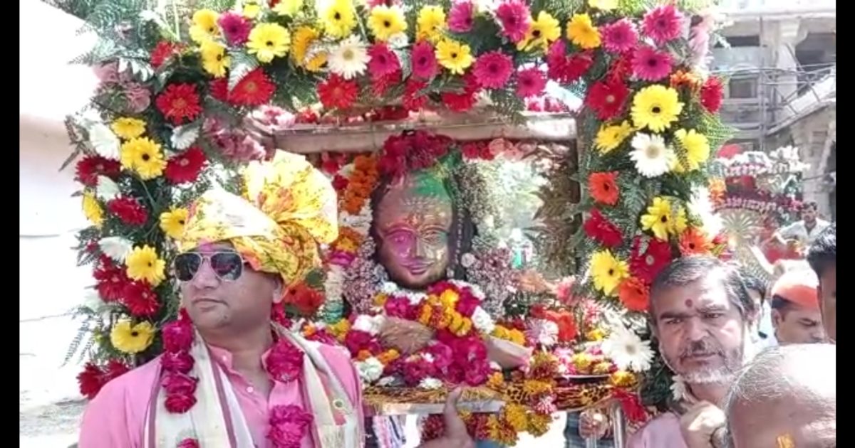 God came out of temple to play holi on rangapanchami people visited ...