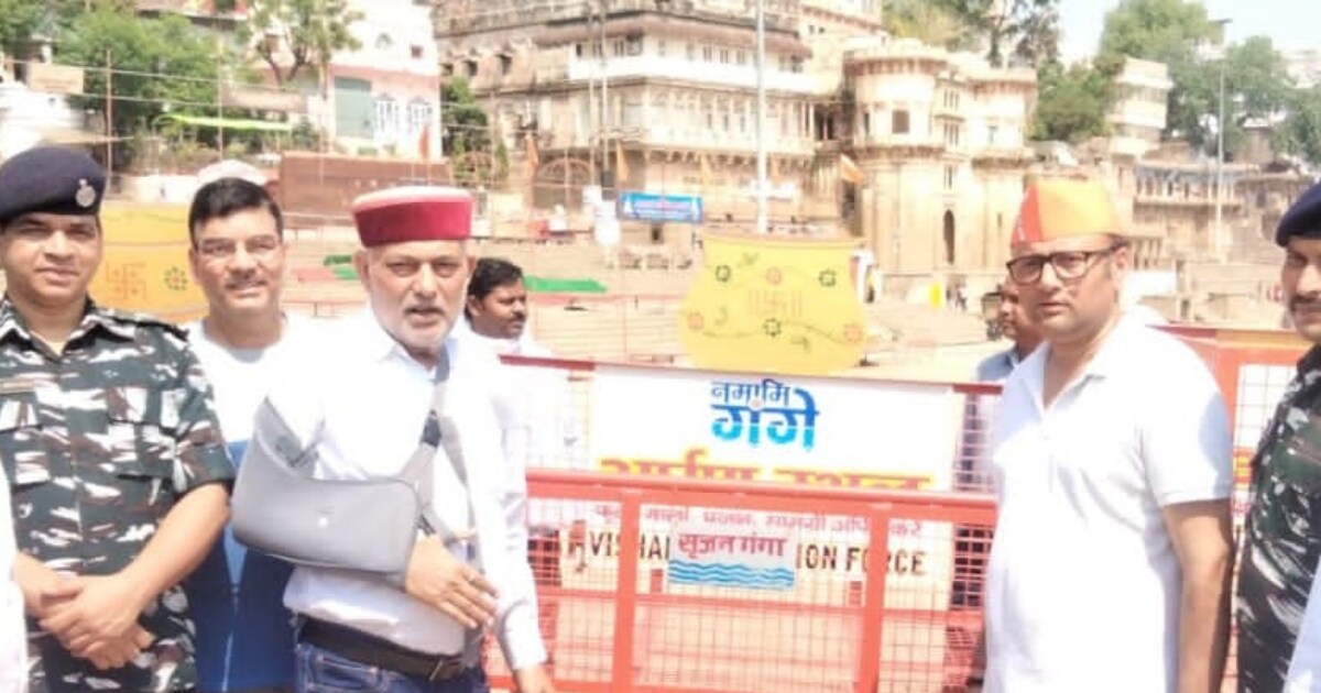Varanasi News: गंगा टास्क फोर्स का मिशन गंगा, घाटों पर लगाए अर्पण कलश ...