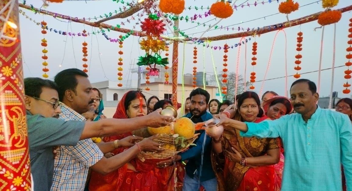 Chaiti Chhath 2023: महापर्व पर पूर्णिया में लगी डुबकी, सूर्य मंदिर में ...